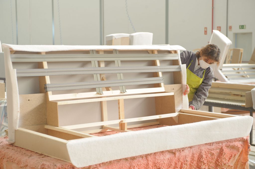 Lourini Sofas Factory - J.J. Louro Pereira S.A.